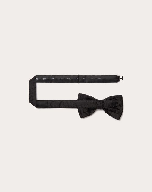 Toile Iconographe Silk Bow Tie for Man in Black | Valentino PH