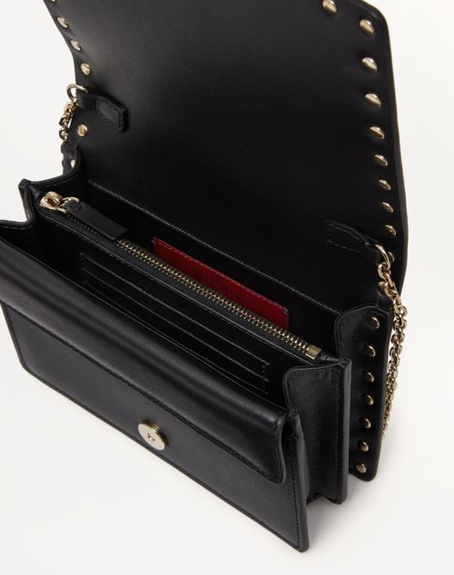 Rockstud Calfskin Chain Pouch for Woman in Black | Valentino US Rockstud Calfskin Chain Pouch for Woman in Black | Valentino US
