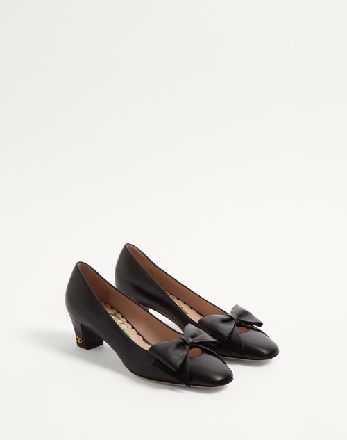 Bowow Pumps In Kidskin 45mm for Woman in Black | Valentino US Bowow Pumps In Kidskin 45mm for Woman in Black | Valentino US