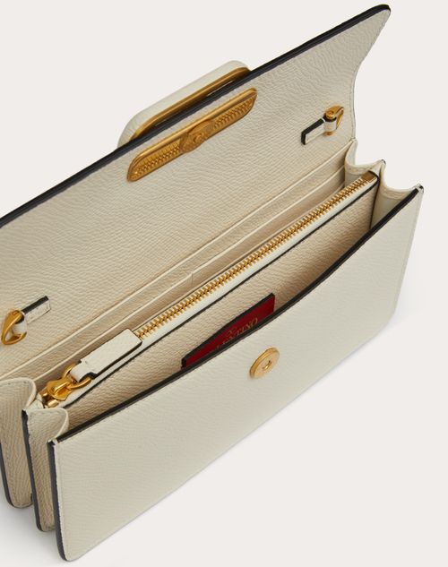 Vlogo Signature Grainy Calfskin Wallet With Chain for Woman Vlogo Signature Grainy Calfskin Wallet With Chain for Woman